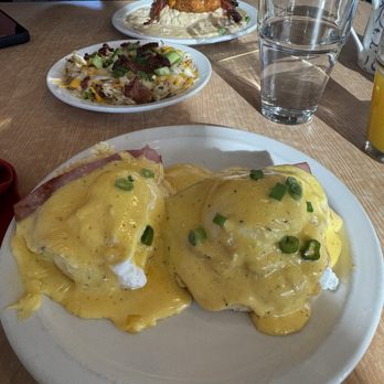 ATOMIC BISCUIT - Updated October 2025 - 113 Photos & 74 Reviews - 401 E ...