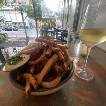 ST. ROCH FINE OYSTERS + BAR - Updated December 2025 - 954 Photos & 477 ...