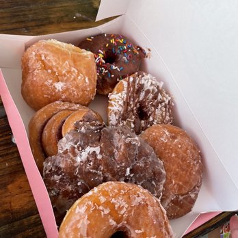 THOMAS DONUT & SNACK SHOP - Updated May 2024 - 551 Photos & 844 Reviews ...