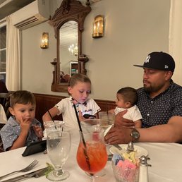 TUCKAHOE INN - Updated July 2025 - 229 Photos & 380 Reviews - 1 Harbor ...