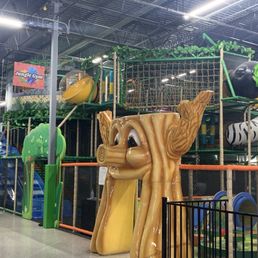 FLIP FACTORY ZONE - Updated October 2025 - 23 Photos - 5422 Forest Dr ...