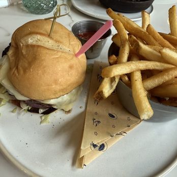 BIRDIE’S BARROOM AND KITCHEN - Updated June 2025 - 146 Photos & 85 ...