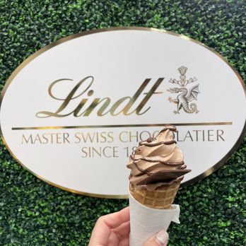 LINDT CHOCOLATE SHOP - Updated December 2024 - 56 Photos & 68 Reviews ...
