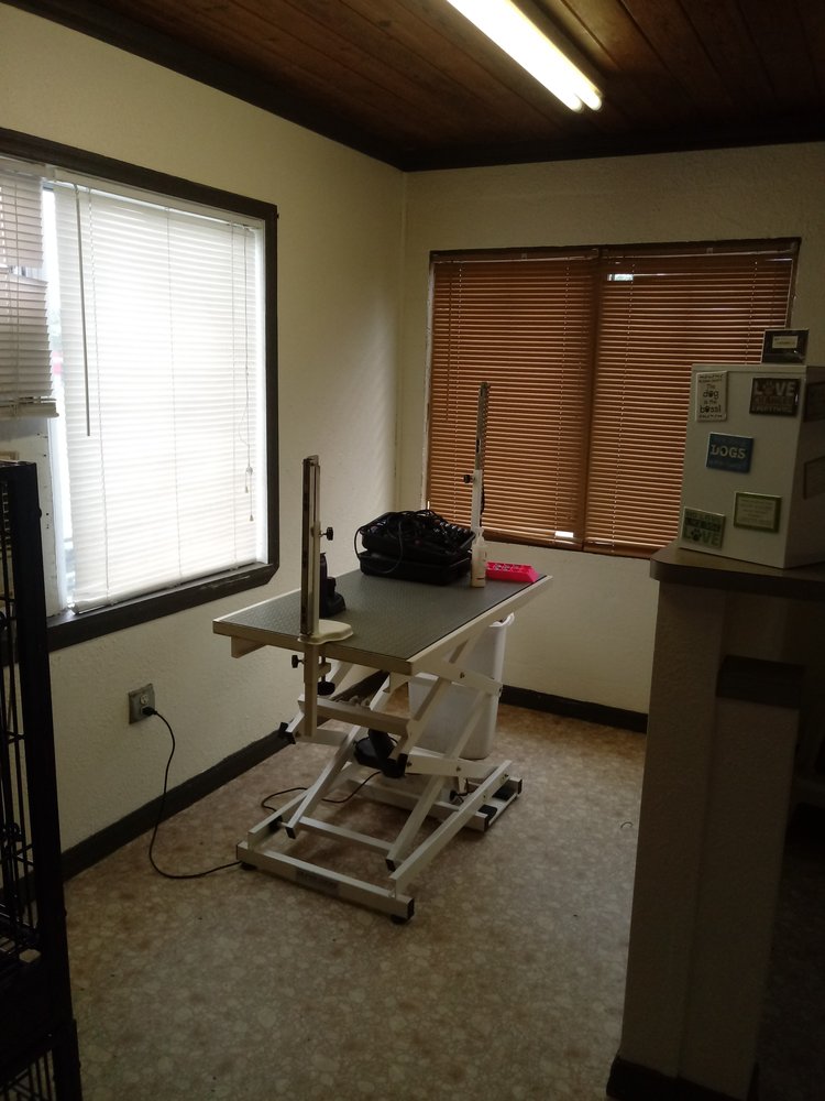 MUGSY’S GROOMING PARLOR, LLC - Updated October 2025 - 928 W Main St ...