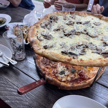 PIZZA BEER & JUKEBOX - 216 Photos & 190 Reviews - 205 N Peoria St ...