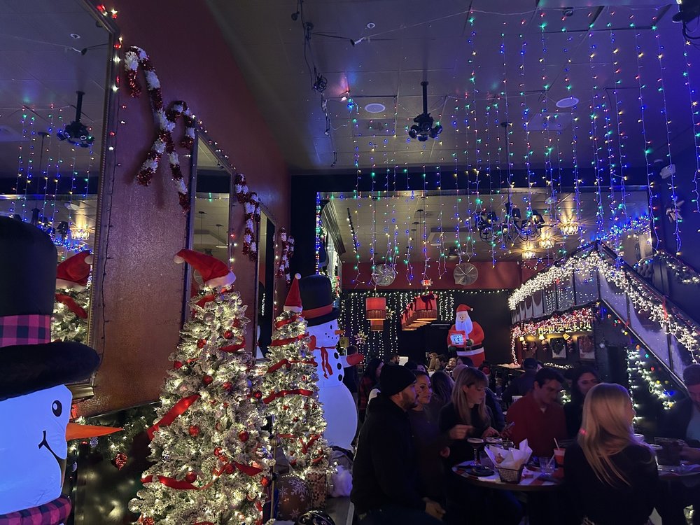 HOLLY JOLLY HOLIDAY BAR - Updated December 2024 - 31 Photos & 20 ...