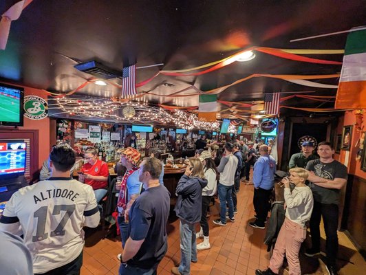 BOSS CROKERS BAR & GRILL - Updated December 2025 - 52 Photos & 93 ...