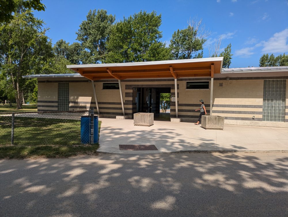 SUNSET BEACH - Updated October 2025 - 1 Lombardy Avenue, St. Catharines ...