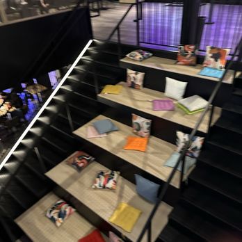 BIRDEEZ - Updated July 2025 - 227 Photos & 71 Reviews - 151 N Sierra St ...