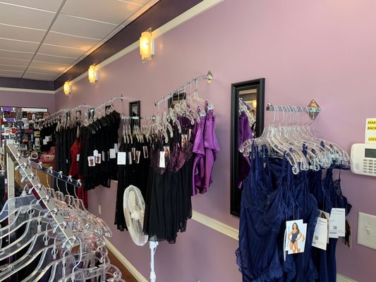 BADD KITTY - Updated May 2025 - 20 Photos - 778 Folly Rd, Charleston ...