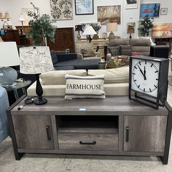 CHIC & COZY CONSIGNMENT FURNITURE - Updated August 2024 - 85 Photos & 34 Reviews - 10624 S ...