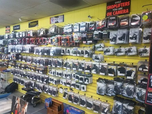 BULLFROG CORNER - Updated December 2025 - 11 Photos - 1436 Goodman Rd W ...