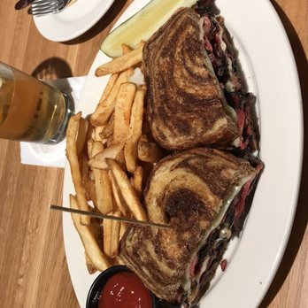 BLUE 32 SPORTS GRILL - Updated October 2025 - 97 Photos & 149 Reviews ...