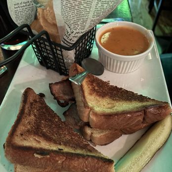 EMERALD LOOP - Updated October 2025 - 604 Photos & 699 Reviews - 216 N ...