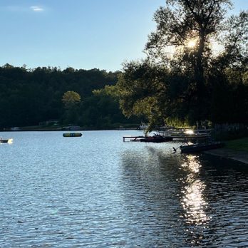 MAPLE ON THE LAKE - Updated June 2024 - 93 Photos & 78 Reviews - 141 ...