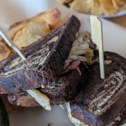 CALAPOOIA BREWING COMPANY - Updated October 2025 - 157 Photos & 262 ...