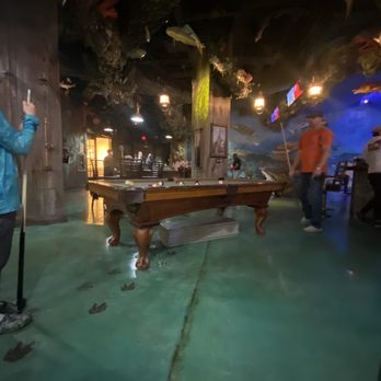 FISHBOWL AT THE PYRAMID - Updated October 2025 - 10 Photos - 1 Bass Pro ...