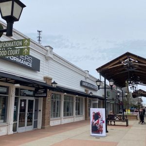 MERRIMACK PREMIUM OUTLETS - 128 Photos & 144 Reviews - Outlet Stores ...