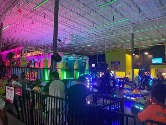 URBAN AIR TRAMPOLINE AND ADVENTURE PARK - Updated July 2025 - 61 Photos ...