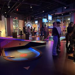 PUTTSHACK - PHILADELPHIA - Updated December 2025 - 193 Photos & 144 ...