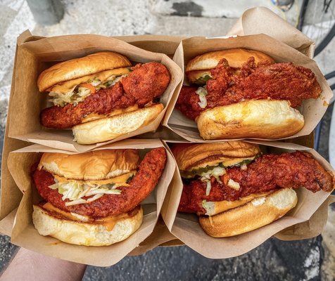 MAIN CHICK HOT CHICKEN - 346 Photos & 353 Reviews - 21512 Victory Blvd ...