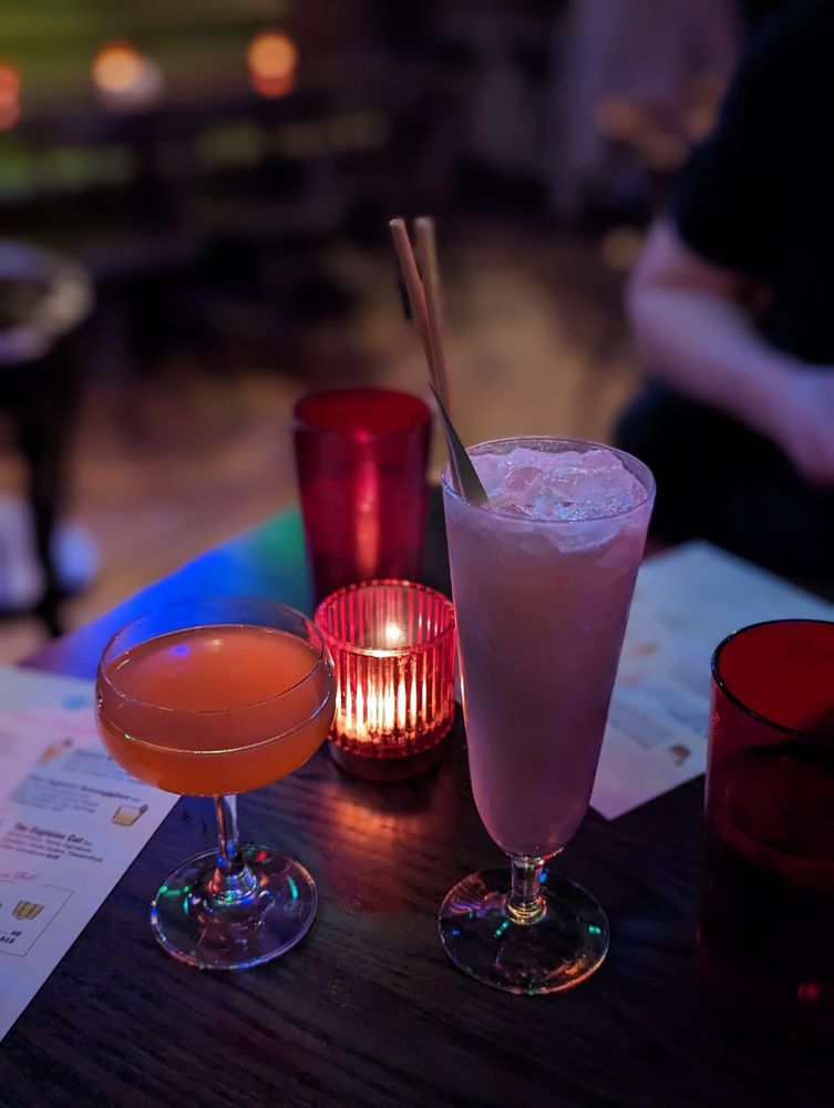 HONI HONI TIKI LOUNGE - Updated December 2025 - 28 Photos - 10262 103 ...