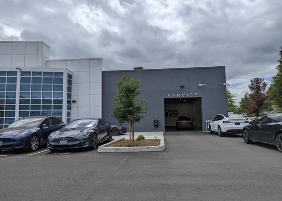 TESLA TIGARD SERVICE CENTER - Updated November 2025 - 12 Photos & 16 ...