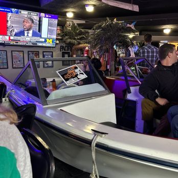 DIVE INN - Updated November 2025 - 105 Photos & 207 Reviews - 1380 S ...