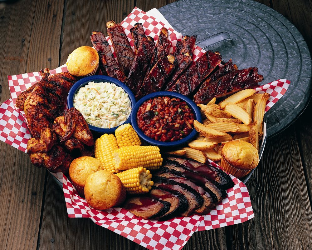 FAMOUS DAVE’S BAR-B-QUE - Updated July 2024 - 22 Photos & 54 Reviews ...