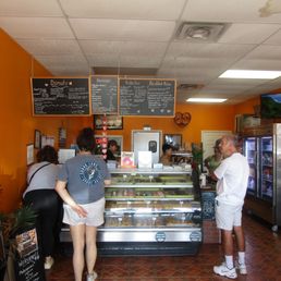 ROBIN’S SNOWFLAKE DONUTS & CAFE - Updated November 2025 - 662 Photos ...