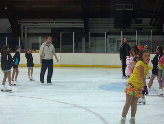 OAKTON ICE ARENA - Updated October 2025 - 11 Photos & 13 Reviews - 2800 ...