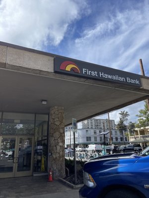 FIRST HAWAIIAN BANK - MAKIKI BRANCH - Updated September 2025 - 18 ...