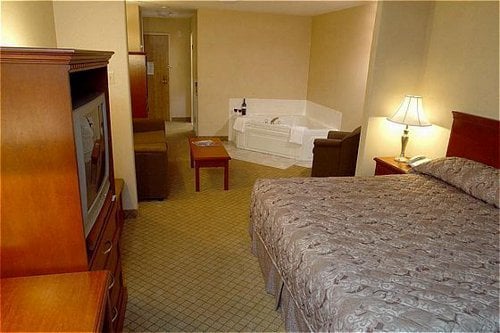HOLIDAY INN HOTEL & SUITES REGINA - Updated November 2024 - 1800 Prince ...