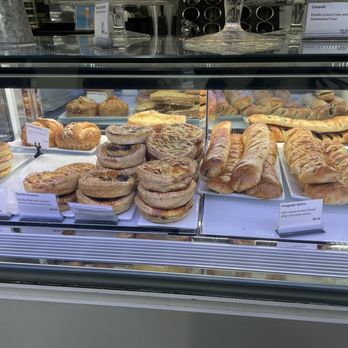 LA PARISIENNE FRENCH BAKERY - Updated April 2024 - 995 Photos & 681 ...