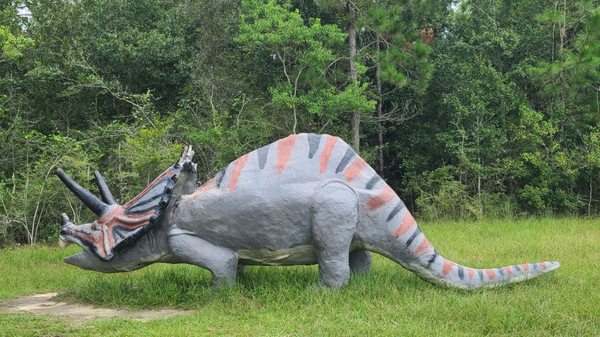 DINOSAURS IN THE WOODS - Updated December 2025 - 41 Photos - 26510 Harpoon Dr, Elberta, Alabama ...