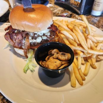 LEGENDS TAVERN & GRILLE - Updated September 2025 - 244 Photos & 230 ...