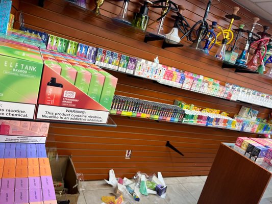 DISCOUNT SMOKE & MORE - Updated July 2025 - 25 Photos - 13112 N Florida ...