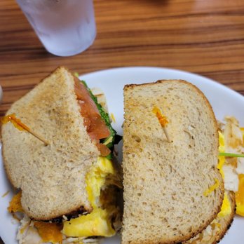 DOE DOE’S DINER - Updated December 2024 - 166 Photos & 159 Reviews ...