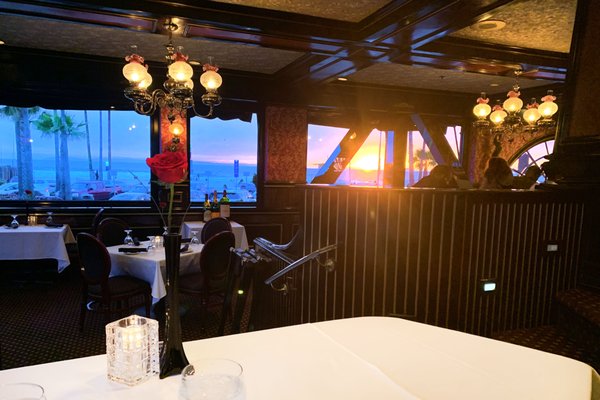 21 OCEANFRONT - 762 Photos & 677 Reviews - 2100 W Oceanfront, Newport ...