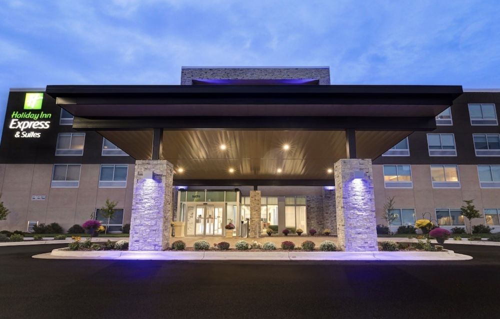 HOLIDAY INN EXPRESS & SUITES DETROIT - DEARBORN - Updated August 2024 ...