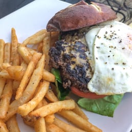 PUB W - Updated December 2025 - 424 Photos & 355 Reviews - 3121 W ...