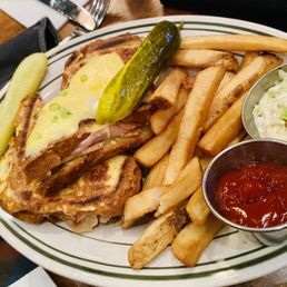 DUBLINER RESTAURANT & PUB - Updated December 2025 - 680 Photos & 913 ...