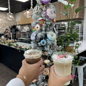 DG DOUGHNUTS - Updated December 2025 - 1443 Photos & 490 Reviews - 29 W ...