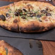 SERIOUS PIE TOTEM LAKE - 116 Photos & 55 Reviews - 12540 120th Ave NE ...