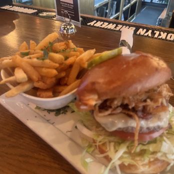 AMITY HALL UPTOWN - Updated June 2025 - 324 Photos & 323 Reviews - 982 ...