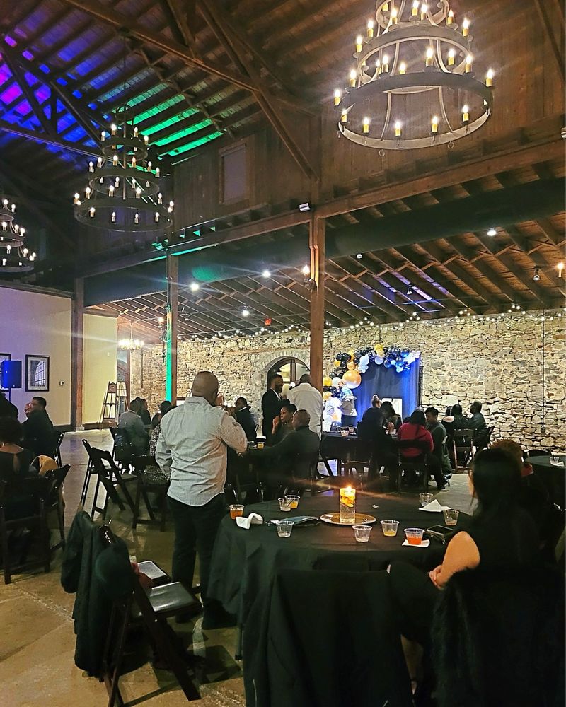 550 TRACKSIDE - Updated December 2025 - 18 Photos - 550 N Clayton St ...