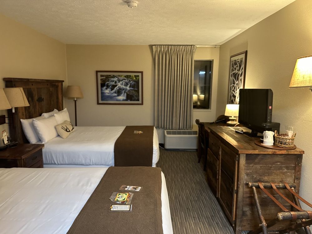ANGLERS LODGE - Updated June 2024 - 26 Reviews - 621 W Sunshine St ...