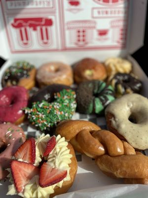 DIABLO DOUGHNUTS - Updated June 2026 - 744 Photos & 402 Reviews - 7698 ...