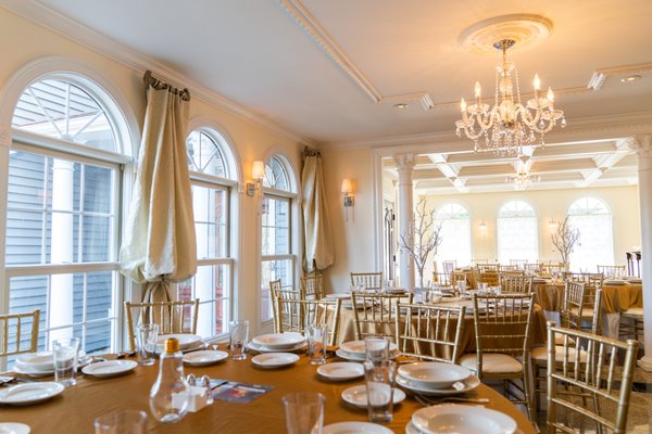 MEADOWBROOK ESTATE - Updated September 2025 - 68 Photos - 242 W Rd ...