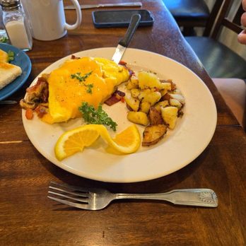 THE COURTYARD CAFE & BAKERY - Updated December 2025 - 186 Photos & 308 ...